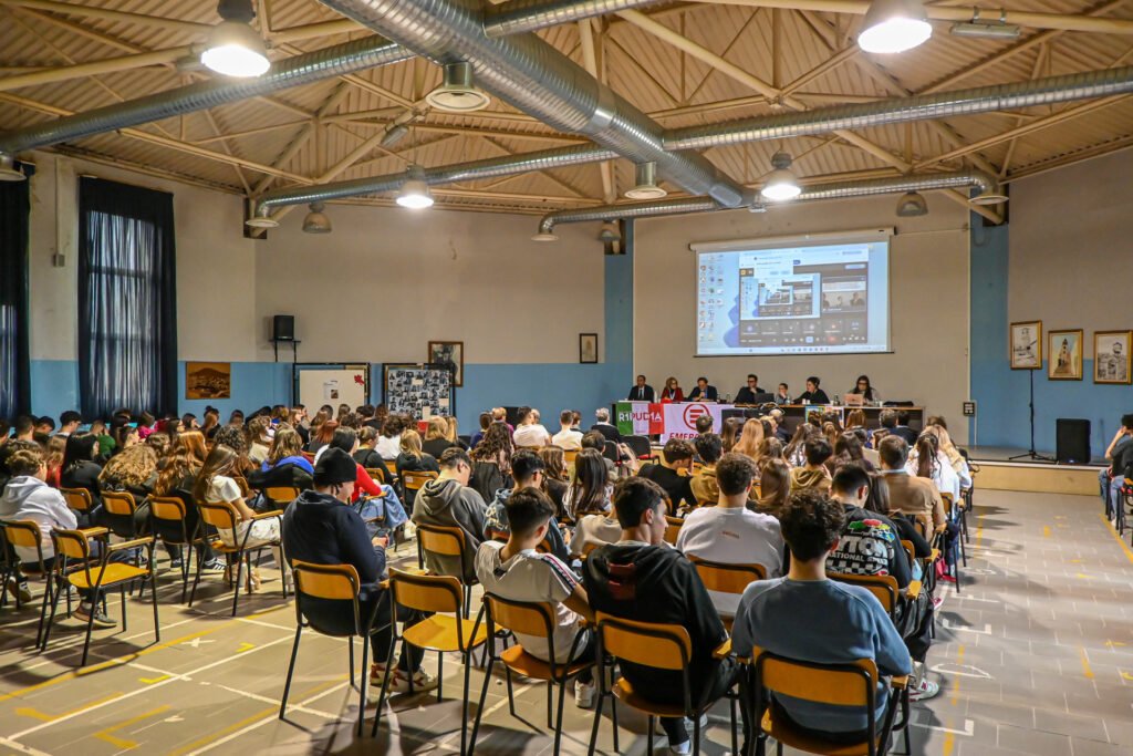 Il Maffucci di Calitri ripudia la guerra. L’evento in sinergia con ...