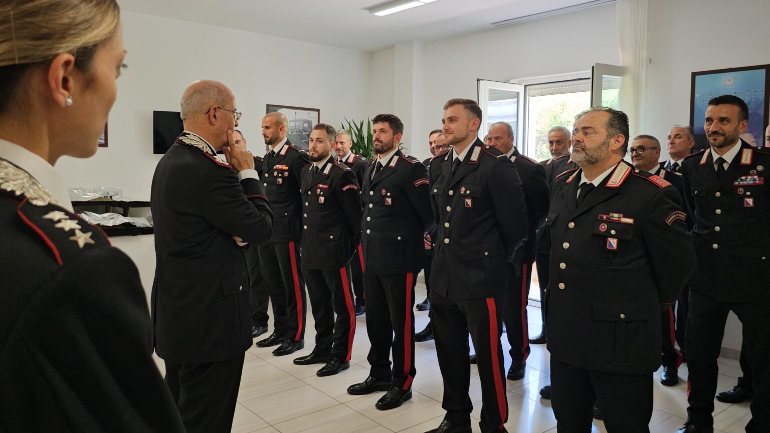 Il generale dei carabinieri La Gala in visita alla compagnia di Ariano ...